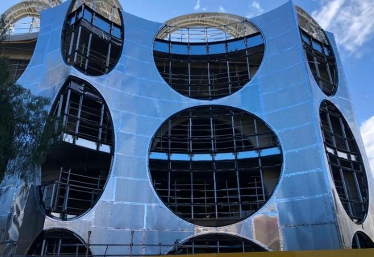 Project Showcase: Innovative Curved Glass Windows with Round ...
