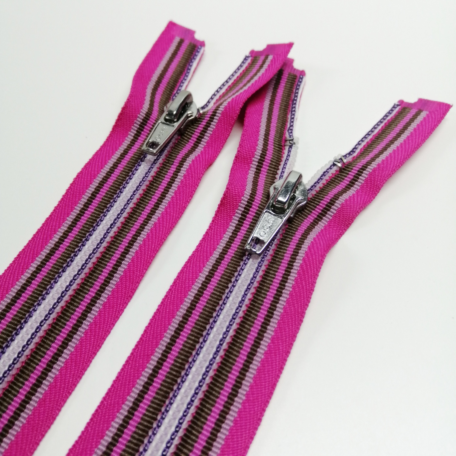 5#nylon zipper with contrast tape,ESO YUMEI (HK)Apparel Technology Co.,LTD