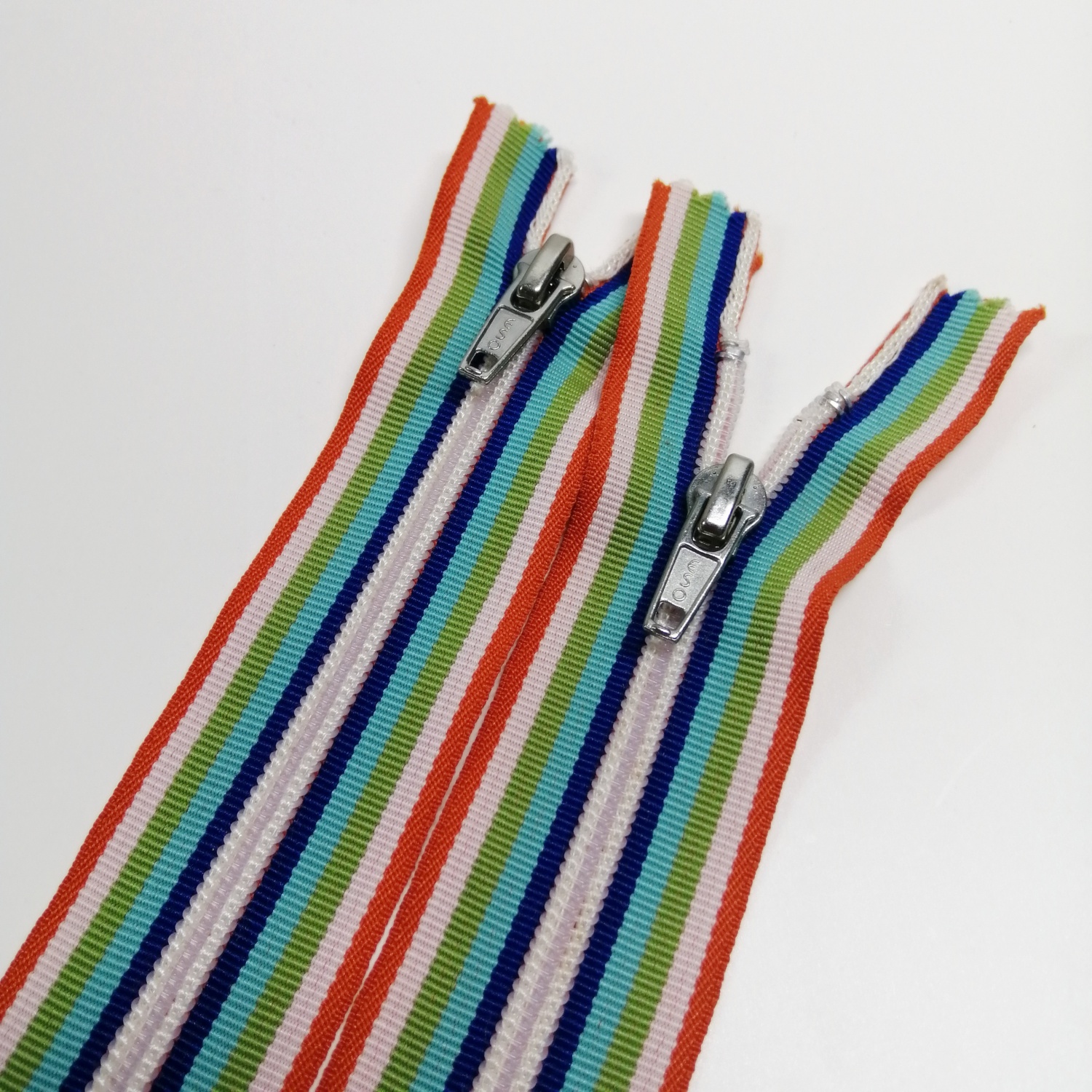 5#nylon zipper with contrast tape,ESO YUMEI (HK)Apparel Technology Co.,LTD